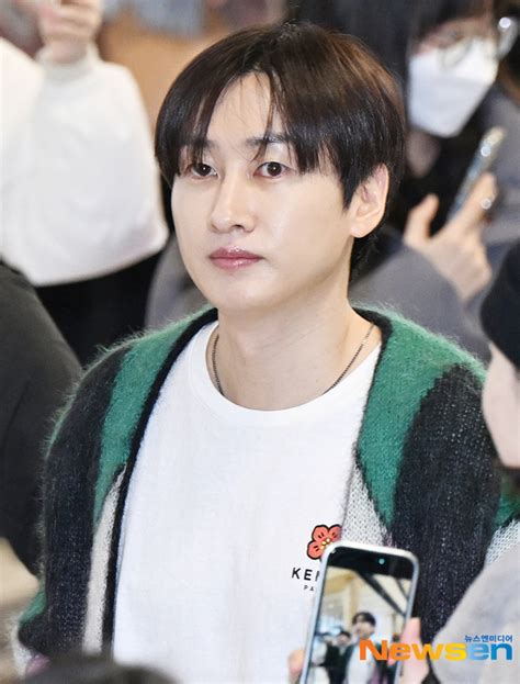 슈퍼주니어 은혁 카리스마 눈빛이 반짝 포토엔hd 손에 잡히는 뉴스 눈에 보이는 뉴스 뉴스엔