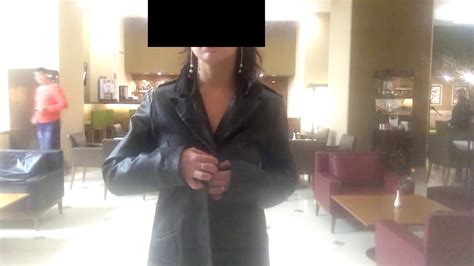 Показала грудь роботу Youtube