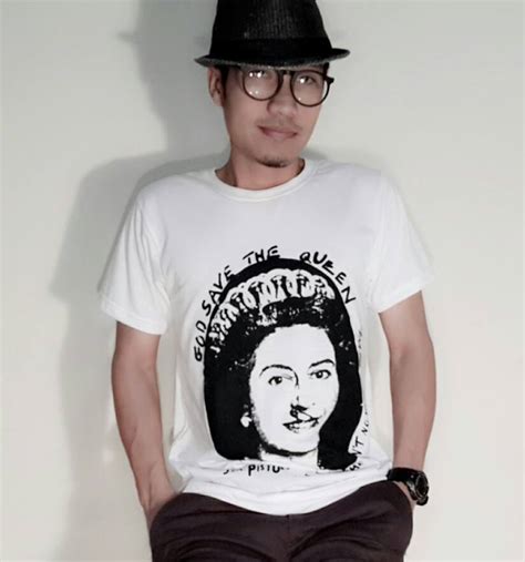 pave store เสื้อยืดสีขาว cotton พิมพ์ลาย sex pistols