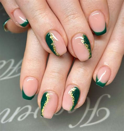 35 Dark Green Nail Ideas That Elevate Your Manicure