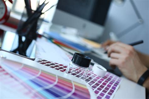 테스트 인쇄 용지 페이지 색상 테스트 디자인 팬 테일 및 돋보기 가리기에 대한 스톡 사진 및 기타 이미지 가리기 개념