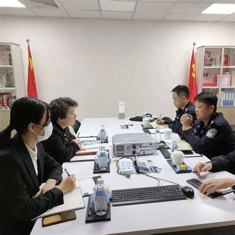 节日我在岗丨优化营商环境助力经济发展 公安河东分局深入老百姓大药房连锁有限公司开展交流座谈药品企业连锁