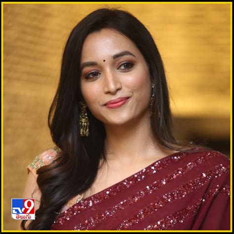 Srinidhi Shetty నాజూకైన అందాలతో నయా లుక్స్ తో ఆకట్టుకుంటున్న శ్రీనిధి