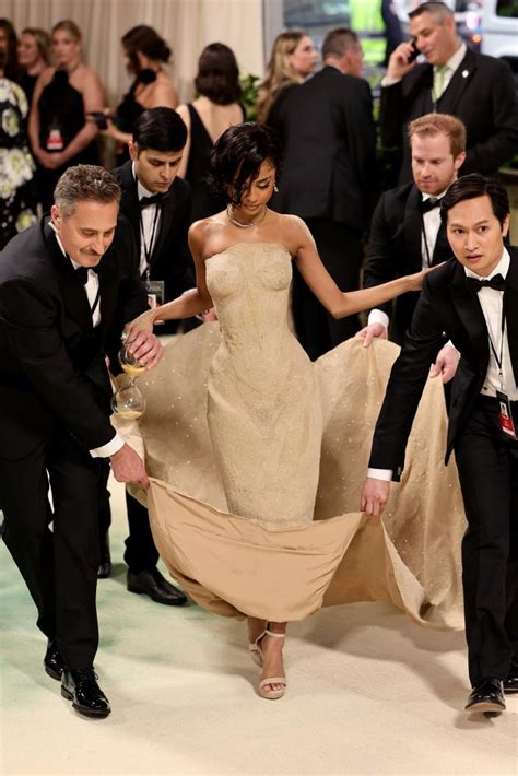 Met Gala 2024 Tyla Was Carried Up The Stairs In Sand Dress