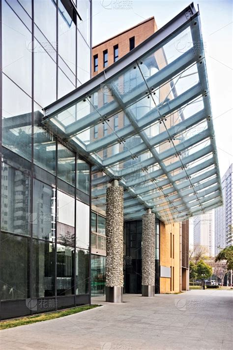 现代 建筑外部 垂直画幅 办公室 未来 外立面 夜晚 无人 巨大的 玻璃素材 花瓣网