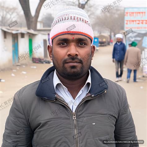 Ai创作图穆斯林男人 塔塔尔族男子 戴头巾的男献纳者 维吾尔族男子 瓦里特色帽子 印度大叔 白羊肚头巾 少数民族男子 布朗族男人 曼波尔花帽 保安族男子 印度次大陆人 塔吉克族男子 塔塔尔族