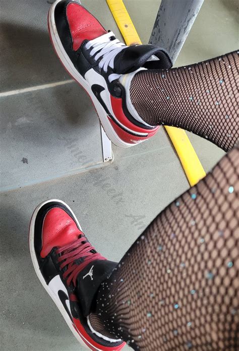 Stockings While Riding The Bus 🥰 Rverifiedfeet