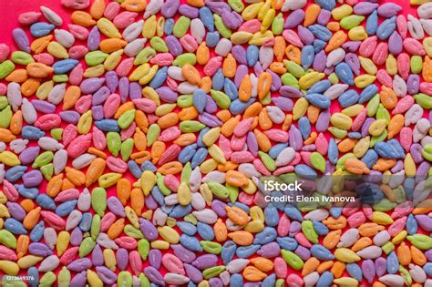 유약의 해바라기 씨앗은 분홍색 배경에 놓여 있습니다 평평한 평지 복사 공간 상단 보기 0명에 대한 스톡 사진 및 기타 이미지 Istock