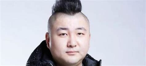 張雲雷南京南站墜樓，德雲社的他也在場，事後被趕出德雲社！ 每日頭條