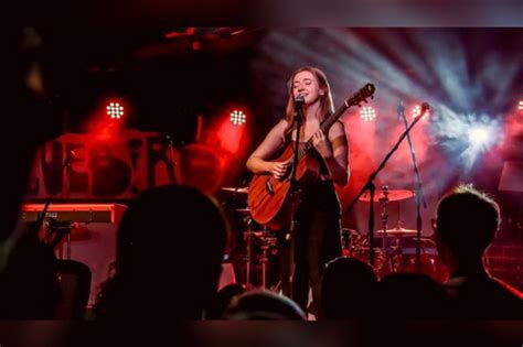 Profil Dan Biodata Stacey Ryan Agama Umur Karier Lagu Tiktok