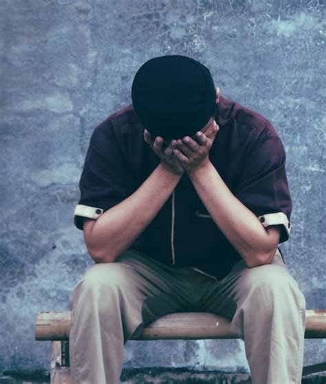 Jongen Is Verdrietig En In Tranen Om Het Verlies Van Zijn Vader