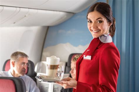 How To Become A Flight Attendant In 2025
