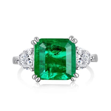 Green Queens Ring Aubrey Adele