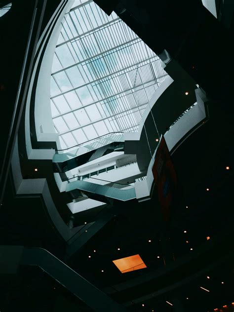 건물 내부 건축 공공 장소 구조 기관 건물 기능적 디자인 기업 기하학적 널찍한 높은 천장 대조 대칭 도시 건축 도시의 디자인 디테일 로비 로비