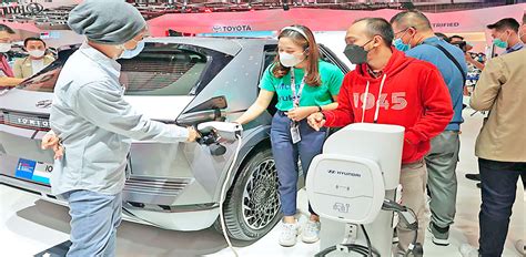 အင်ဒိုနီးရှားအစိုးရက လျှပ်စစ်ကားနှင့်ဆိုင်ကယ်များရောင်းချမှုကိုထောက်ပံ့ပေးမည် Myawady Webportal