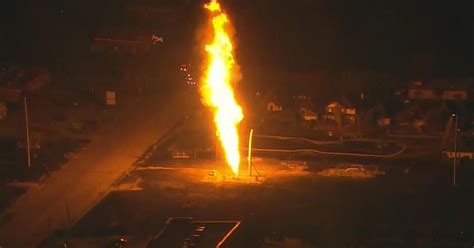 Natural Gas Pipeline Explodes In Houston Suburbs Cbs News