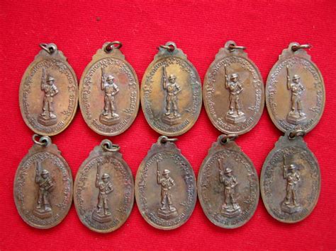 เคาะแรกแดง 10 เหรียญ หลวงพ่อเกษม รุ่นชนะศึกชายแดน 9 พ ค 2528 พระเครื่อง พระแท้ Webpra เว็บ