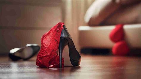 easy and simple way to increase excitement in sex life यन जवन म उततजन बढन क आसन