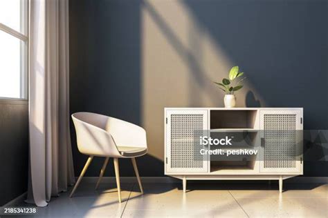 밝은 가구 등나무 수납장 햇살이 내리쬐는 미니멀한 숙소 인테리어의 창문 근처 안락의자가 있는 아늑하고 현대적인 거실 3d 렌더링 0명에 대한 스톡 사진 및 기타 이미지