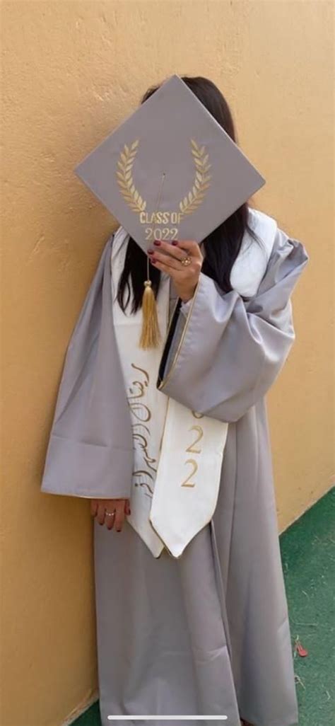 عبايه تخرج لون رمادي