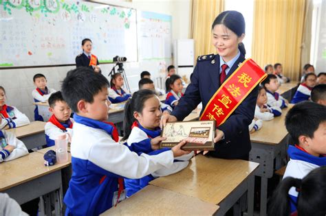 高新区税务局：红色税宣走进校园 启童心 薪火相传税收