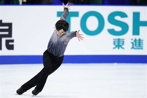 読売新聞写真部 On Twitter フィギュアスケート Nhk杯 男子で優勝した宇野昌磨。フリー開始前、ステファン・ランビエルコーチが優しいまなざしを向けていました（若杉） 2日目