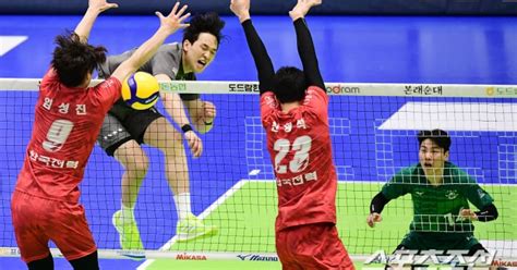 [포토] 임동혁 블로킹 뚫어내는 강력한 스파이크