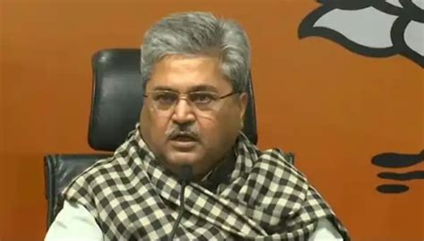 Dushyant Gautam मंदिर में लड़की छेड़ने वाले बयान से पलटे दुष्यंत गौतम