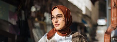 Style Advice On How To Wear Your Hijab With Glasses Glasses Direct Blog