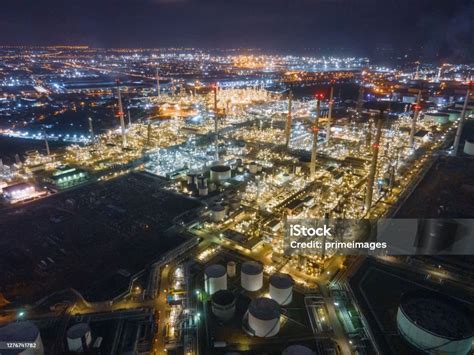 정유 공장 무인 항공기 및 산업 공장 건설 은 철강 구조 금속 밸브 제어 파이프 운송 석유 및 가스 파이프 라인과 같은 엔지니어링 기술과 강철 재료에서 건설 가솔린에 대한