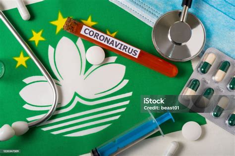 코로나 바이러스 Ncov 개념 보호 호흡 마스크 청진기 주사기 마카오의 국기에 알약의 상단보기 0명에 대한 스톡 사진 및 기타 이미지 Istock