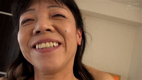 【素人・熟女】デカ乳首を勃起させ本能丸出し絶頂中出しsexにくるった初撮り熟女！ アダルト動画・エロ動画 ソクミル