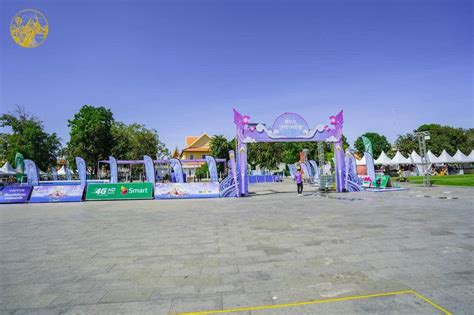 ទិដ្ឋភាពពេលព្រឹកព្រលឹមថ្ងៃទីបី នៃព្រះរាជពិធីបុណ្យ អុំទូក បណ្តែតប្រទីប និងសំពះព្រះខែ អកអំបុក