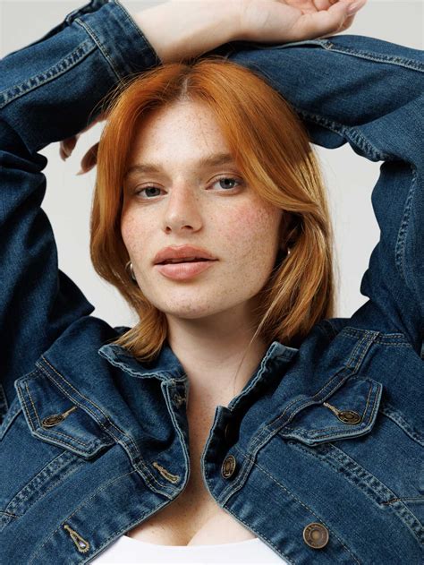 סוכנות פאי PHI Modeling Agency boutique modeling agency specializing in fashion and beauty