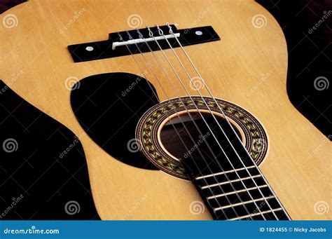 Akustisk Gitarr Fotografering För Bildbyråer Bild Av Knacka 1824455