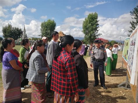 မိုင်းကိုင်မြို့နယ်၌ စာဖတ်ရှိန်မြှင့်တင်ရေး နယ်လှည့်စာကြည့်တိုက်၊ နံရံကပ်စာစောင်၊ ဓာတ်ပုံ၊ စာအုပ