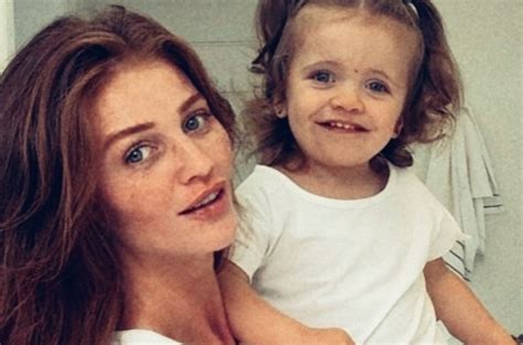 Cintia Dicker Posta Com A Filha Aurora E Fãs Disparam Cópia