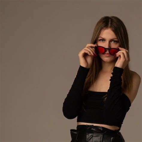 Девушка в очках