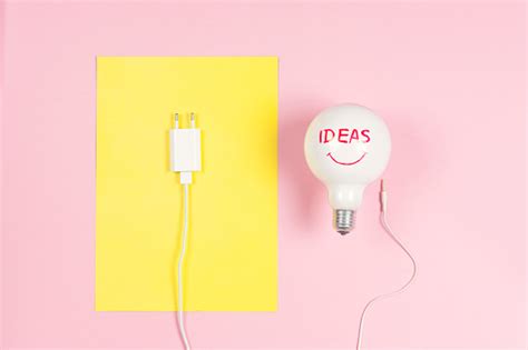 굉장해요 아이디어예요 컨셉입니다 구겨진 색상화 종이 및 전구 구겨진에 대한 스톡 사진 및 기타 이미지 구겨진 기업 재무와 산업 노랑 Istock