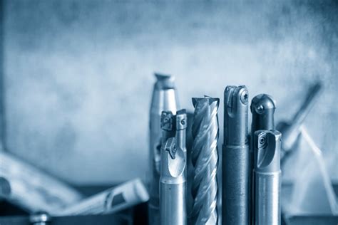 공구 실에 Cnc 밀링 절삭 공구의 다양한 유형 Cnc 장치에 대한 스톡 사진 및 기타 이미지 Cnc 장치 가볍게 두드리기