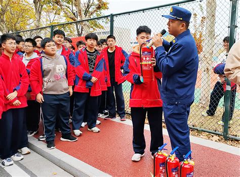 蓝朋友进校园讲安全 新沂市报