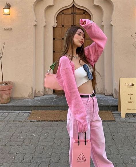 30 แฟชั่นสีชมพูเริ่ดๆ ใส่ไปดูคอนเสิร์ตได้ Ladyissue เว็บรีวิวเครื่องสำอาง ชุมชนผู้หญิง ฮาวทู