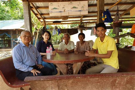 Mbasrrusurin เยี่ยมบ้านนศ กัมพูชา Mr Tola Vathana