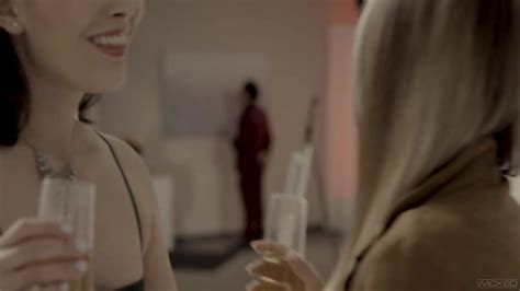 Anna Claire Clouds Fucking In The Bathroom