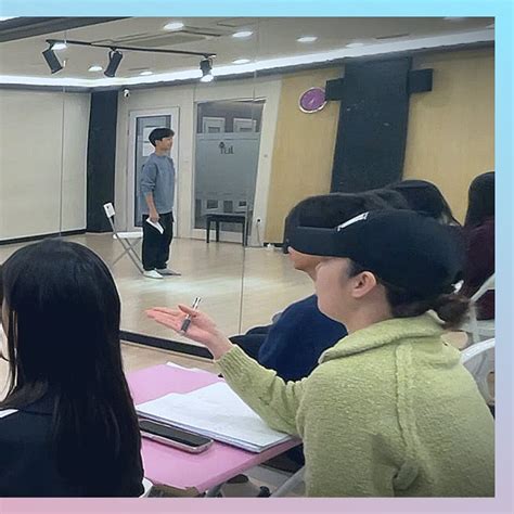 예일연기아카데미 👏👏👏 ”멋있는 말 아니어도 돼 이 상황을 생각해 니가 할 수 있는 말이 떠오를 거야 ”그 감정을 어떻게 표현하고 싶어 🤔 감정을 표현하는