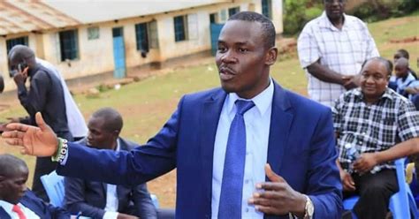 Simba Arati Sylvanus Osoro Bury Differences Embrace Each Other During Mp Oroos Funeral Tuko