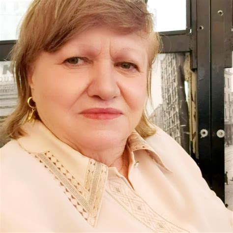 პოეზიის 5 წუთი რა დამაძინებს რა დამაძინებს უსაშველოა წუხილი ჩემი შენი თვალების ზღვაში