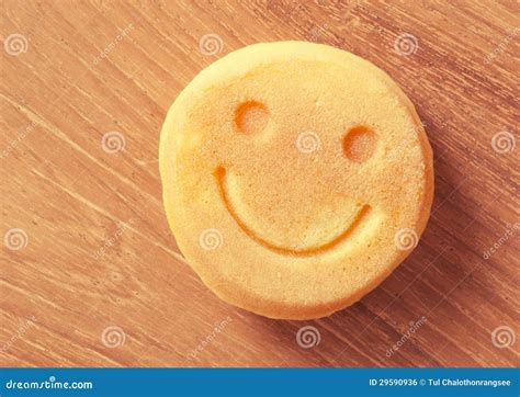 Cara Sonriente En La Galleta Foto De Archivo Imagen De Mini Cocina