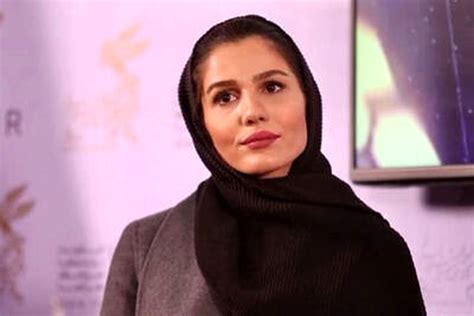 عکس کیوت و عروسکی مرجان اتفاقیان بازیگر کنکل کنار برج ایفل روزنامه