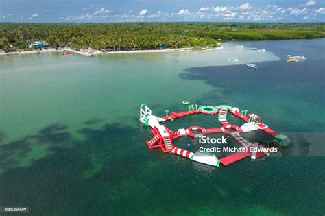 안다 팡가시난 필리핀 2022년 6월 톤돌 해변 근처에 설치된 풍선 워터파크의 공중 0명에 대한 스톡 사진 및 기타 이미지 Istock